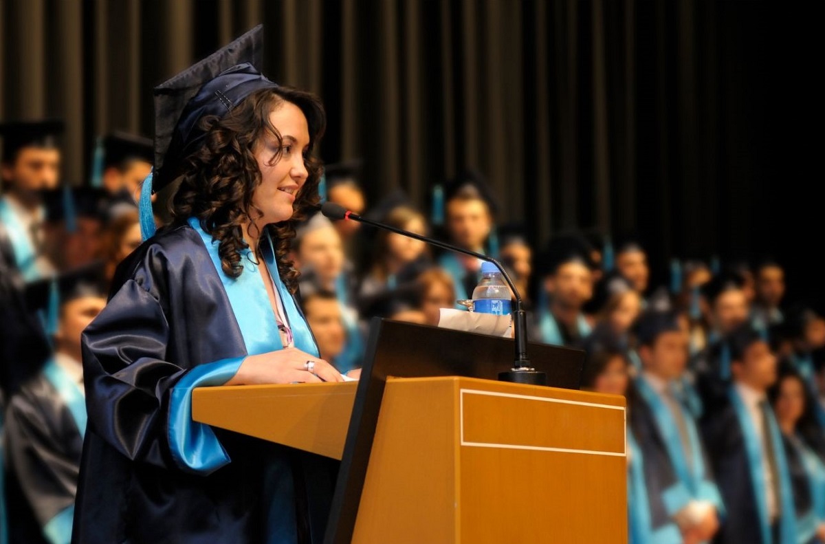 Salutatorian Speech Examples To Make Guests Feel Welcome